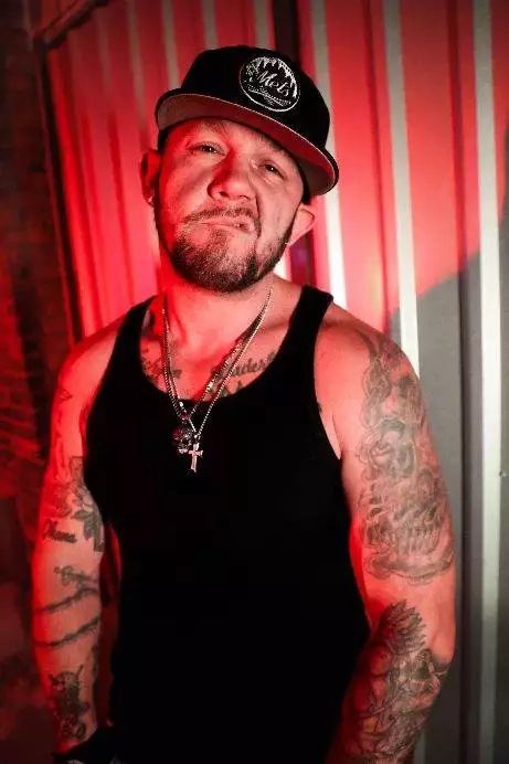 Mickey Bourbon & Wes Nihil “Gimme 5 Feet” (Video) – VannDigital